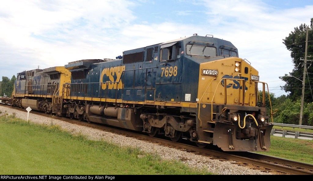 CSX 7698 and 368 head NB
